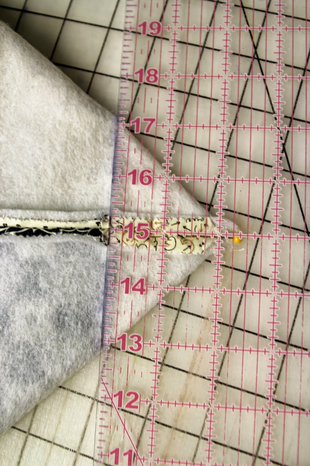 Charm Pack Bag - Tutorial | Girls in the Garden | Bloglovin’